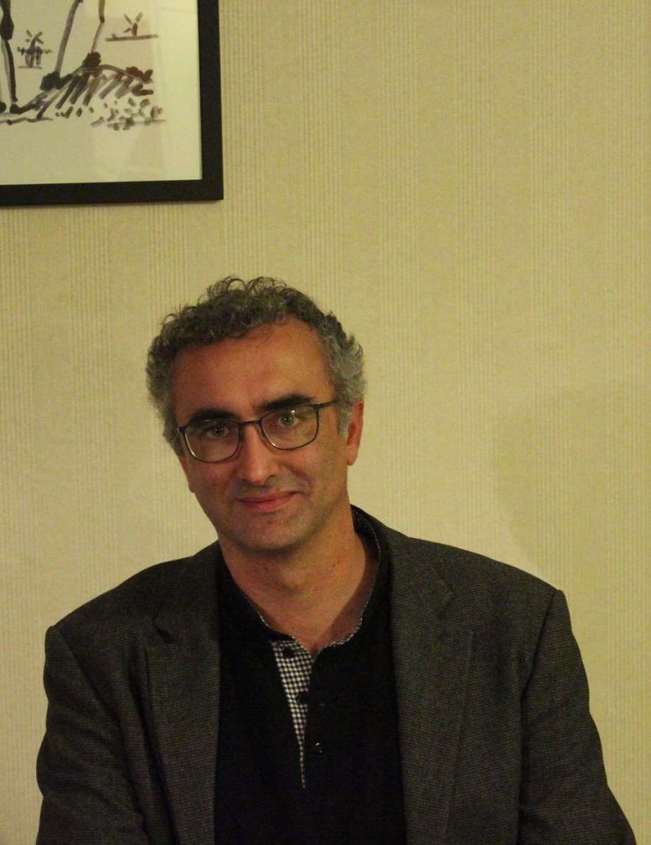 Une rencontre avec un prêtre pas comme les autres – Pause Café